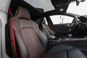 Black Audi RS5 2024 in Siauliai, with an engine capacity of 2.89 L and mileage of 25 thousand km for 60999 €, photo 35 on AUTOMOTO.COM.LV
