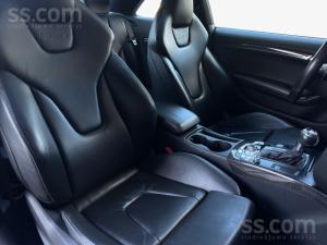 Blue Audi RS5 2013 in Riga, with an engine capacity of 4.20 L and mileage of 118 thousand km for 34900 €, photo 7 on AUTOMOTO.COM.LV