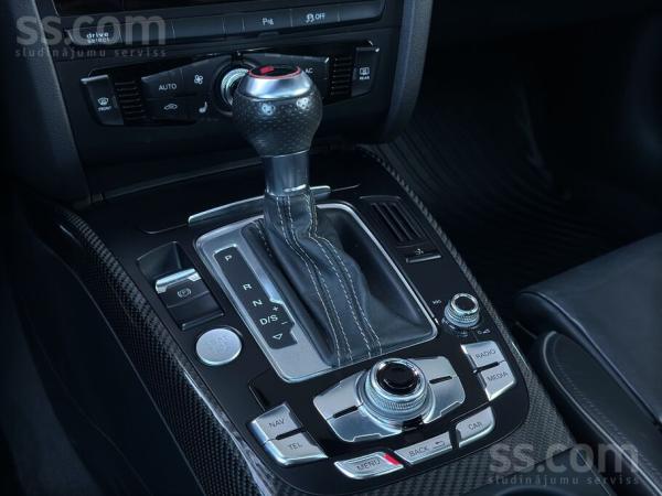 Zils Audi RS5 2013 Rīga, ar dzinēja tilpumu 4.20 L un nobraukumu 118 tūkst. km par 34900 €, foto 10 vietnē AUTOMOTO.COM.LV