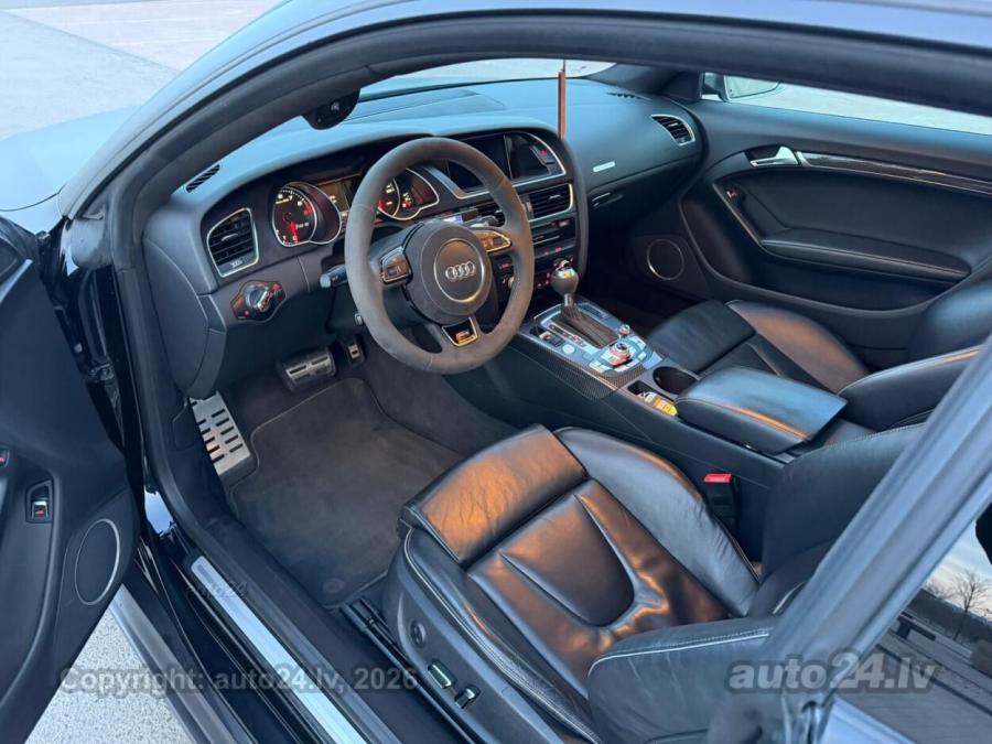 Pelēks Audi RS5 2012 Tallina, ar dzinēja tilpumu 4.20 L un nobraukumu 192 tūkst. km par 38000 €, foto 10 vietnē AUTOMOTO.COM.LV