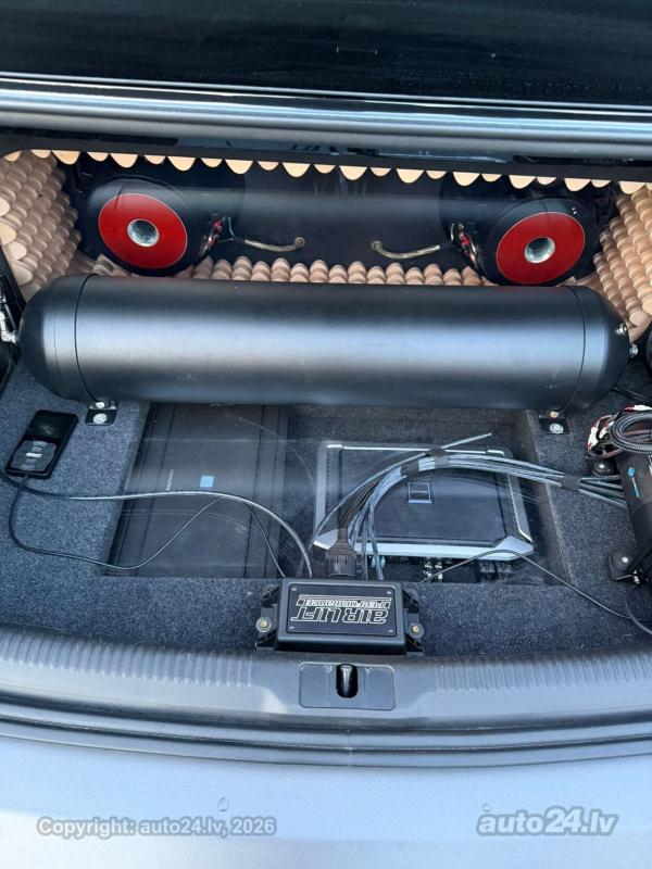 Grey Audi RS5 2012 in Tallinn, with an engine capacity of 4.20 L and mileage of 192 thousand km for 38000 €, photo 11 on AUTOMOTO.COM.LV