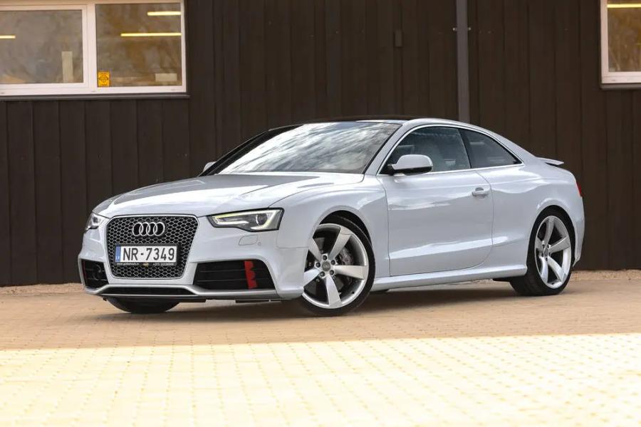 Balts Audi RS5 2012 Jelgava, ar dzinēja tilpumu 4.20 L un nobraukumu 141 tūkst. km par 23400 €, foto 1 vietnē AUTOMOTO.COM.LV