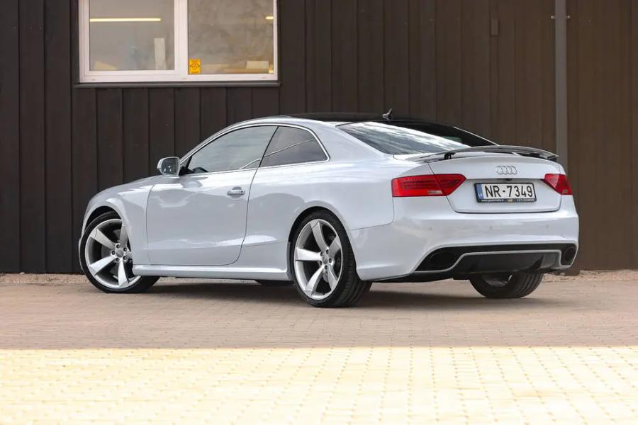 Balts Audi RS5 2012 Jelgava, ar dzinēja tilpumu 4.20 L un nobraukumu 141 tūkst. km par 23400 €, foto 5 vietnē AUTOMOTO.COM.LV