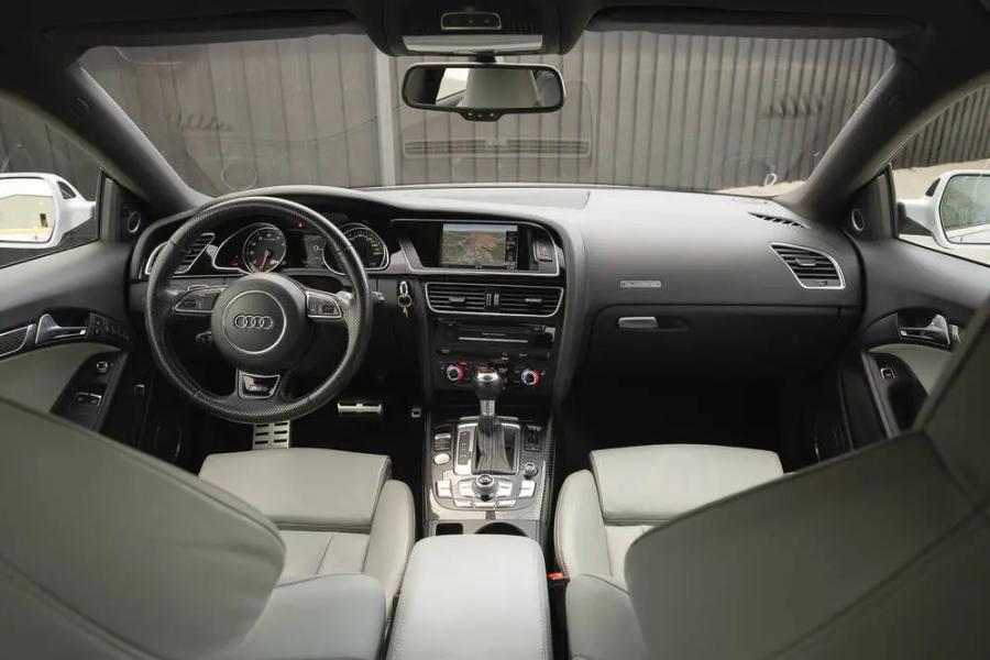 Balts Audi RS5 2012 Jelgava, ar dzinēja tilpumu 4.20 L un nobraukumu 141 tūkst. km par 23400 €, foto 12 vietnē AUTOMOTO.COM.LV