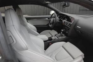 Balts Audi RS5 2012 Jelgava, ar dzinēja tilpumu 4.20 L un nobraukumu 141 tūkst. km par 23400 €, foto 14 vietnē AUTOMOTO.COM.LV