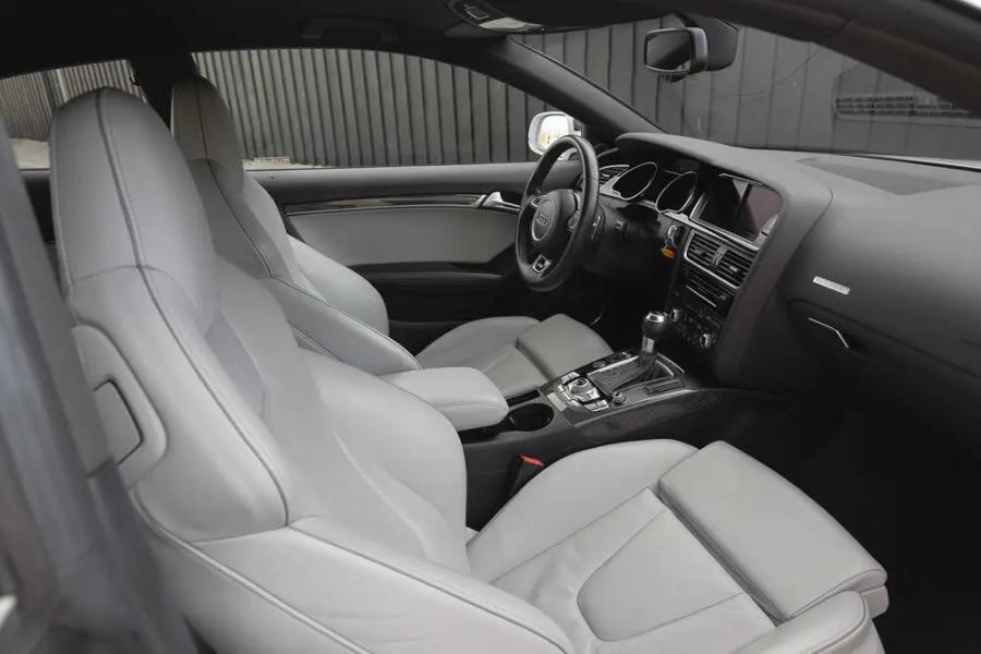Balts Audi RS5 2012 Jelgava, ar dzinēja tilpumu 4.20 L un nobraukumu 141 tūkst. km par 23400 €, foto 14 vietnē AUTOMOTO.COM.LV