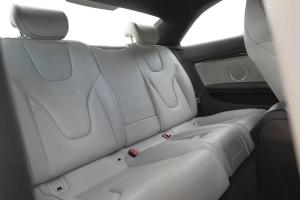 Balts Audi RS5 2012 Jelgava, ar dzinēja tilpumu 4.20 L un nobraukumu 141 tūkst. km par 23400 €, foto 18 vietnē AUTOMOTO.COM.LV