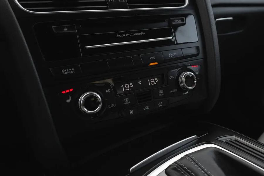Balts Audi RS5 2012 Jelgava, ar dzinēja tilpumu 4.20 L un nobraukumu 141 tūkst. km par 23400 €, foto 22 vietnē AUTOMOTO.COM.LV