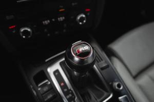 Balts Audi RS5 2012 Jelgava, ar dzinēja tilpumu 4.20 L un nobraukumu 141 tūkst. km par 23400 €, foto 24 vietnē AUTOMOTO.COM.LV