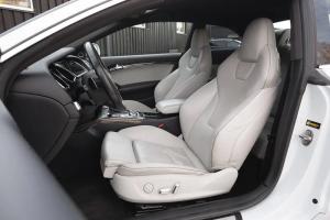 Balts Audi RS5 2012 Jelgava, ar dzinēja tilpumu 4.20 L un nobraukumu 141 tūkst. km par 23400 €, foto 27 vietnē AUTOMOTO.COM.LV