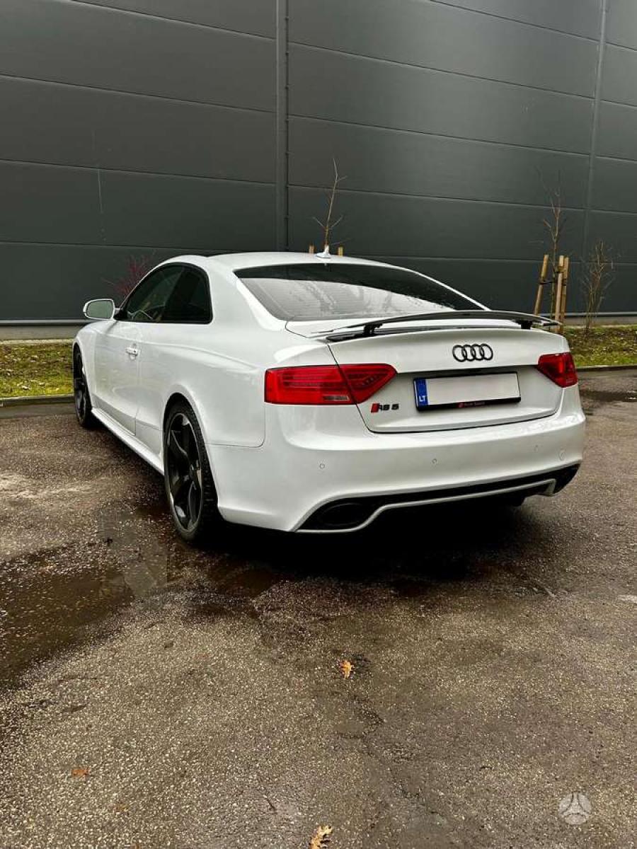 White Audi RS5 2013 in Riga, with an engine capacity of 0.00 L and mileage of 222 thousand km for 17900 €, photo 3 on AUTOMOTO.COM.LV