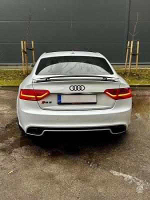 White Audi RS5 2013 in Riga, with an engine capacity of 0.00 L and mileage of 222 thousand km for 17900 €, photo 7 on AUTOMOTO.COM.LV