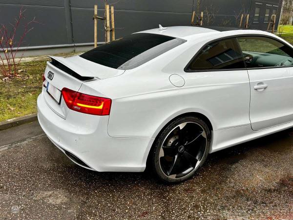 White Audi RS5 2013 in Riga, with an engine capacity of 0.00 L and mileage of 222 thousand km for 17900 €, photo 8 on AUTOMOTO.COM.LV