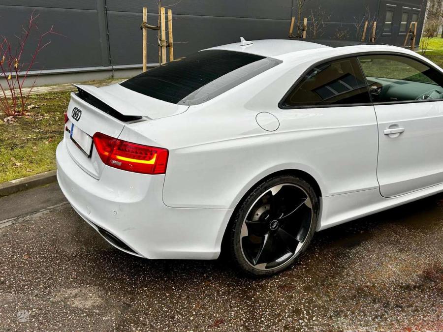 White Audi RS5 2013 in Riga, with an engine capacity of 0.00 L and mileage of 222 thousand km for 17900 €, photo 8 on AUTOMOTO.COM.LV
