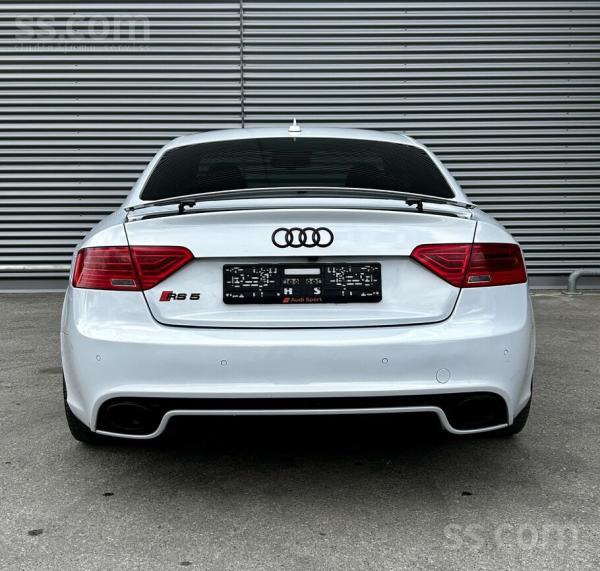 Balts Audi RS5 2013 Rīga, ar dzinēja tilpumu 4.20 L un nobraukumu 0 tūkst. km par 17900 €, foto 4 vietnē AUTOMOTO.COM.LV