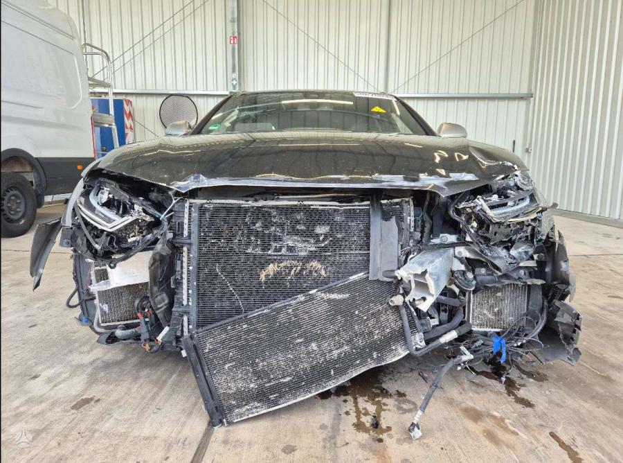 Black Audi RS6 2017 in Klaipeda, with an engine capacity of 3.99 L and mileage of 173 thousand km for 14600 €, photo 13 on AUTOMOTO.COM.LV