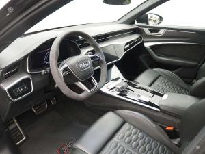 Black Audi RS6 2021 in Vilnius, with an engine capacity of 4.00 L and mileage of 104 thousand km for 75000 €, photo 11 on AUTOMOTO.COM.LV