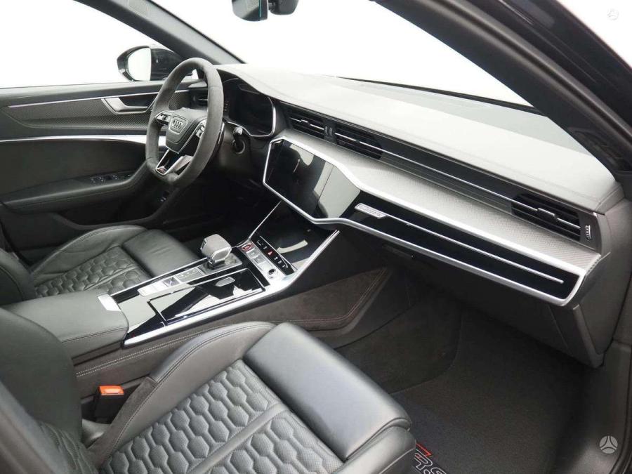 Black Audi RS6 2021 in Vilnius, with an engine capacity of 4.00 L and mileage of 104 thousand km for 75000 €, photo 15 on AUTOMOTO.COM.LV