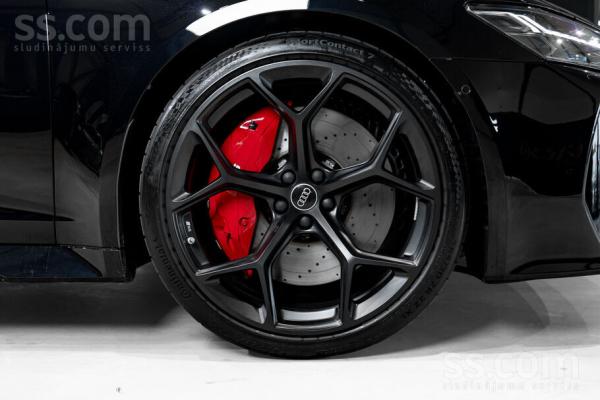 Melns Audi RS6 2025 Rīga, ar dzinēja tilpumu 4.00 L un nobraukumu 23 tūkst. km par 117370 €, foto 8 vietnē AUTOMOTO.COM.LV