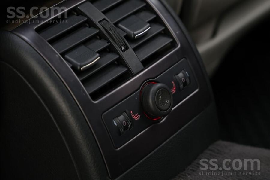 Zils Audi RS6 2003 Tukums, ar dzinēja tilpumu 4.20 L un nobraukumu 340 tūkst. km par 11900 €, foto 16 vietnē AUTOMOTO.COM.LV