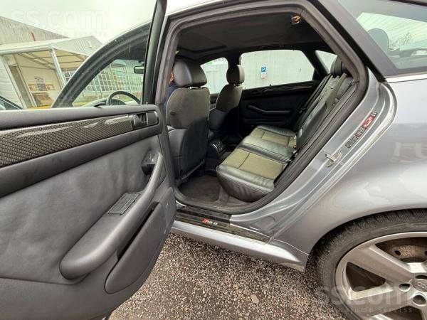 Pelēks Audi RS6 2003 Rīga, ar dzinēja tilpumu 4.20 L un nobraukumu 94 tūkst. km par 19500 €, foto 10 vietnē AUTOMOTO.COM.LV