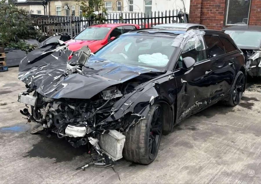 Grey Audi RS6 2022 in Vilnius, with an engine capacity of 4.00 L and mileage of 78 thousand km for 5500 €, photo 1 on AUTOMOTO.COM.LV