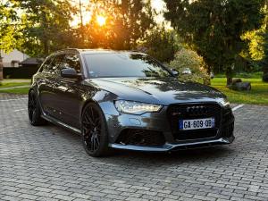 Pelēks Audi RS6 2013 Šauļi, ar dzinēja tilpumu 4.00 L un nobraukumu 99 tūkst. km par 40000 €, foto  vietnē AUTOMOTO.COM.LV