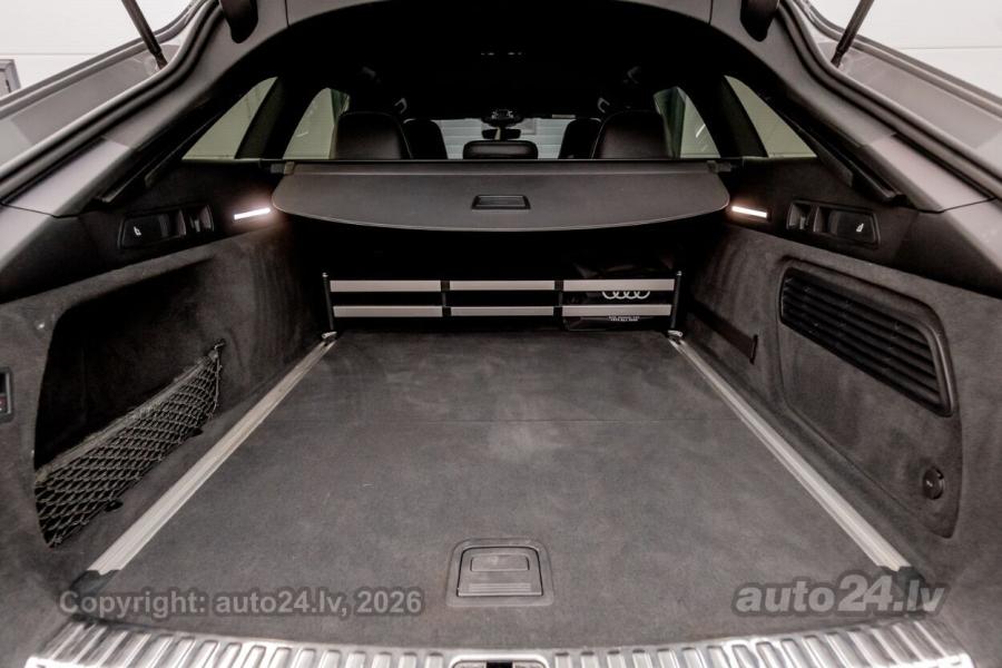 Pelēks Audi RS6 2020 Pērnava, ar dzinēja tilpumu 4.00 L un nobraukumu 116 tūkst. km par 70990 €, foto 30 vietnē AUTOMOTO.COM.LV
