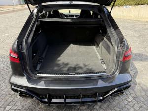 Pelēks Audi RS6 2020 Viļņa, ar dzinēja tilpumu 4.00 L un nobraukumu 90 tūkst. km par 68000 €, foto 13 vietnē AUTOMOTO.COM.LV