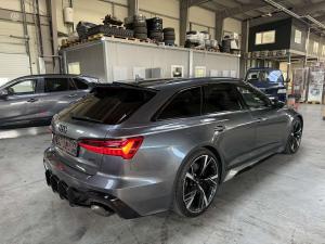 Pelēks Audi RS6 2020 Viļņa, ar dzinēja tilpumu 4.00 L un nobraukumu 90 tūkst. km par 68000 €, foto 21 vietnē AUTOMOTO.COM.LV