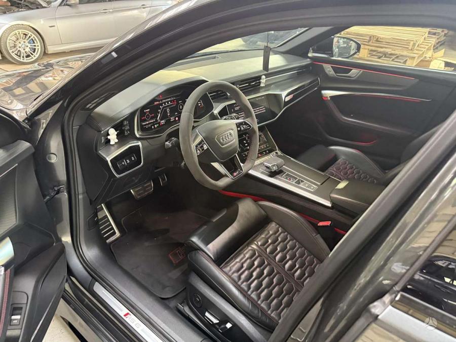 Pelēks Audi RS6 2020 Viļņa, ar dzinēja tilpumu 4.00 L un nobraukumu 90 tūkst. km par 68000 €, foto 23 vietnē AUTOMOTO.COM.LV