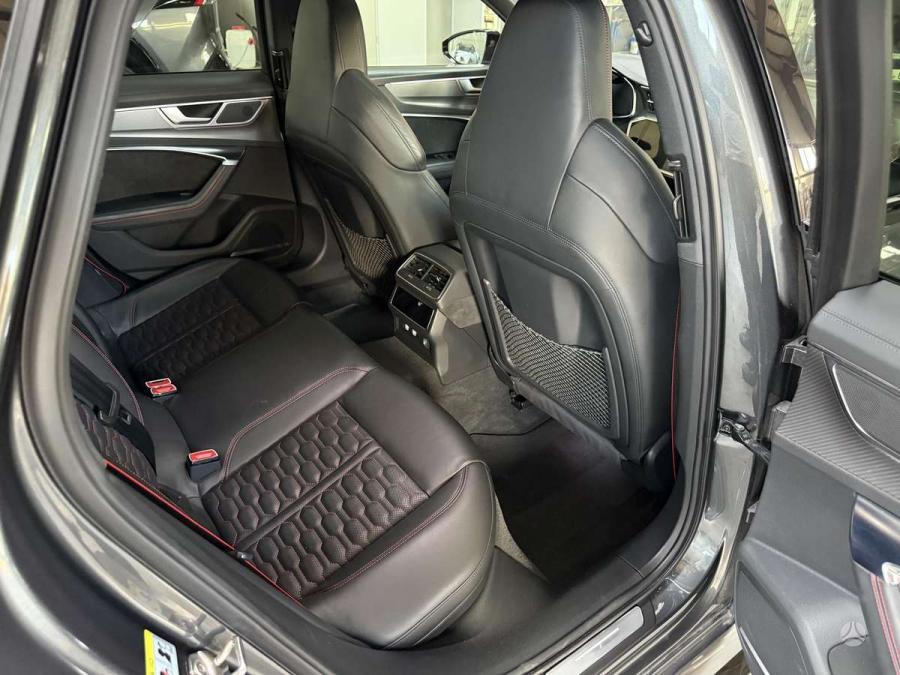 Pelēks Audi RS6 2020 Viļņa, ar dzinēja tilpumu 4.00 L un nobraukumu 90 tūkst. km par 68000 €, foto 24 vietnē AUTOMOTO.COM.LV