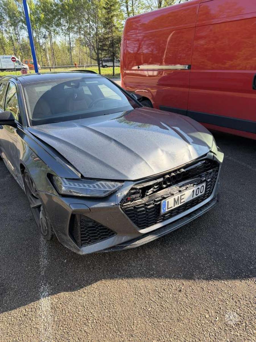 Pelēks Audi RS6 2021 Kauņa, ar dzinēja tilpumu 4.00 L un nobraukumu 117 tūkst. km par 55000 €, foto 1 vietnē AUTOMOTO.COM.LV