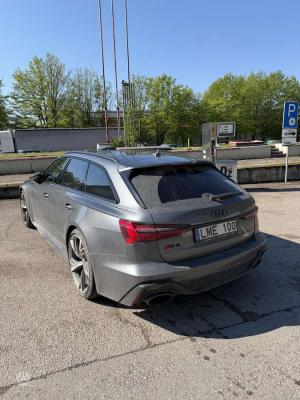 Pelēks Audi RS6 2021 Kauņa, ar dzinēja tilpumu 4.00 L un nobraukumu 117 tūkst. km par 55000 €, foto 14 vietnē AUTOMOTO.COM.LV
