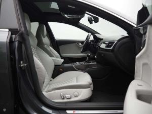 Pelēks Audi RS7 2015 Viļņa, ar dzinēja tilpumu 3.99 L un nobraukumu 128 tūkst. km par 34900 €, foto 13 vietnē AUTOMOTO.COM.LV