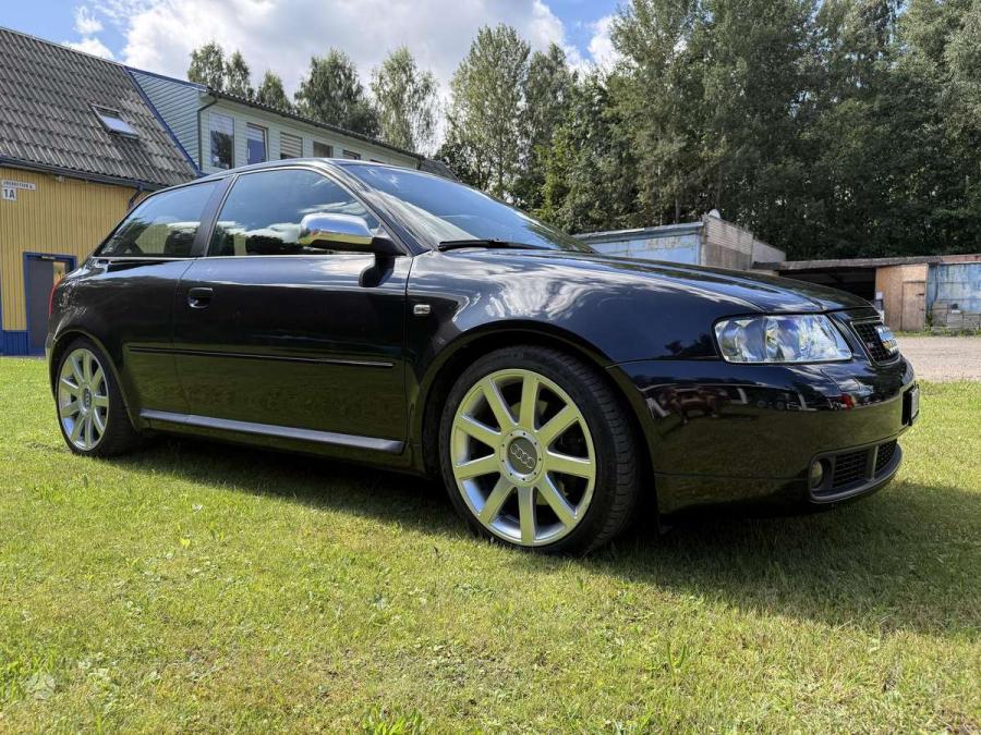 Black Audi S3 2002 in Visaginas, with an engine capacity of 1.78 L and mileage of 212 thousand km for 12500 €, photo 4 on AUTOMOTO.COM.LV