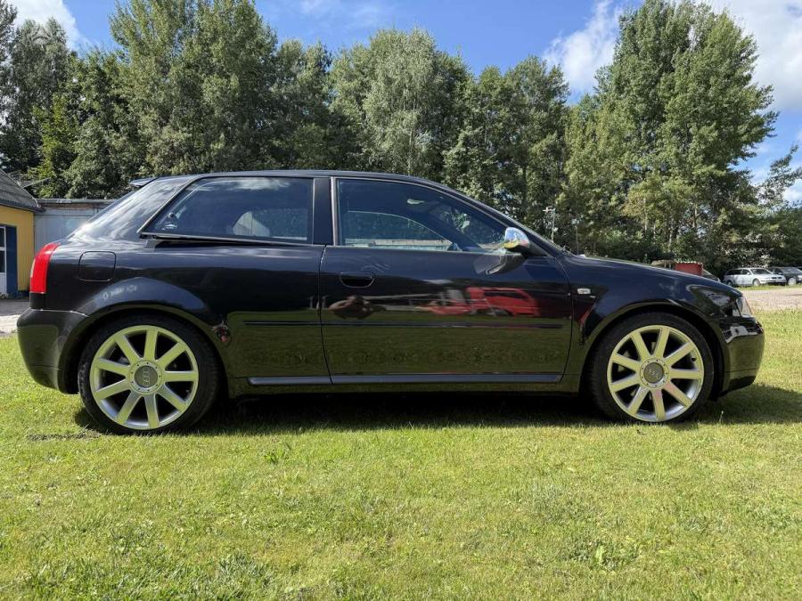 Black Audi S3 2002 in Visaginas, with an engine capacity of 1.78 L and mileage of 212 thousand km for 12500 €, photo 5 on AUTOMOTO.COM.LV