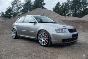 Grey Audi S3 2001 in Vilnius, with an engine capacity of 1.80 L and mileage of 121 thousand km for 17890 €, photo 3 on AUTOMOTO.COM.LV