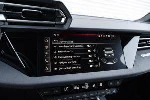 Dzeltens Audi S3 2025 Mārupe, ar dzinēja tilpumu 2.00 L un nobraukumu 14 tūkst. km par 55900 €, foto 26 vietnē AUTOMOTO.COM.LV