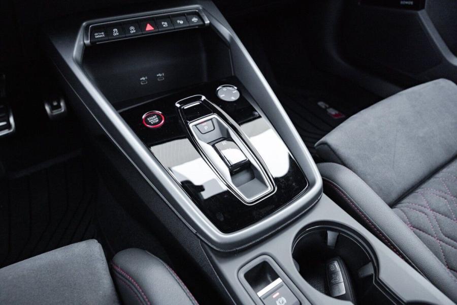 Dzeltens Audi S3 2025 Mārupe, ar dzinēja tilpumu 2.00 L un nobraukumu 14 tūkst. km par 55900 €, foto 32 vietnē AUTOMOTO.COM.LV