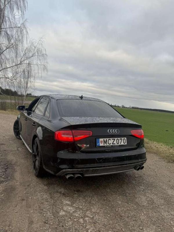 Melns Audi S4 2013 Ukmergė, ar dzinēja tilpumu 3.00 L un nobraukumu 184 tūkst. km par 9800 €, foto 4 vietnē AUTOMOTO.COM.LV