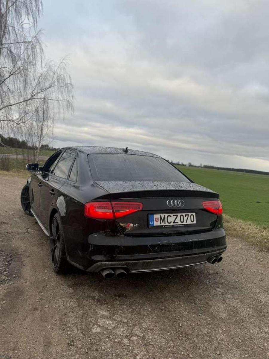 Melns Audi S4 2013 Ukmergė, ar dzinēja tilpumu 3.00 L un nobraukumu 184 tūkst. km par 9800 €, foto 4 vietnē AUTOMOTO.COM.LV