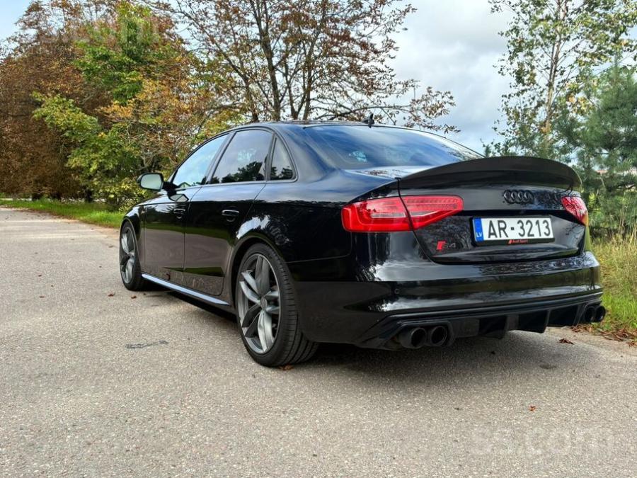 Black Audi S4 2014 in Riga, with an engine capacity of 3.00 L and mileage of 138 thousand km for 18500 €, photo 5 on AUTOMOTO.COM.LV