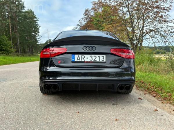 Audi S4 2014 in Riga on AUTOMOTO.COM.LV Black Audi S4 2014 in Riga, with an engine capacity of 3.00 L and mileage of 138 thousand km for 18500 €, photo 7 on AUTOMOTO.COM.LV