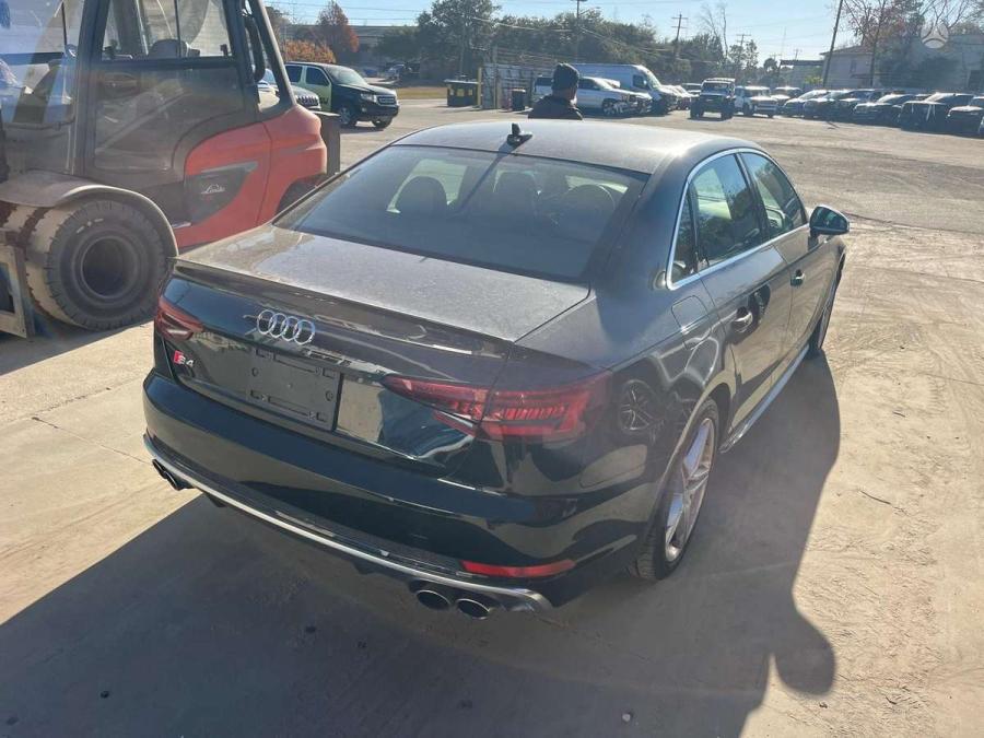Black Audi S4 2019 in Alytus, with an engine capacity of 3.00 L and mileage of 200 thousand km for 12400 €, photo 5 on AUTOMOTO.COM.LV