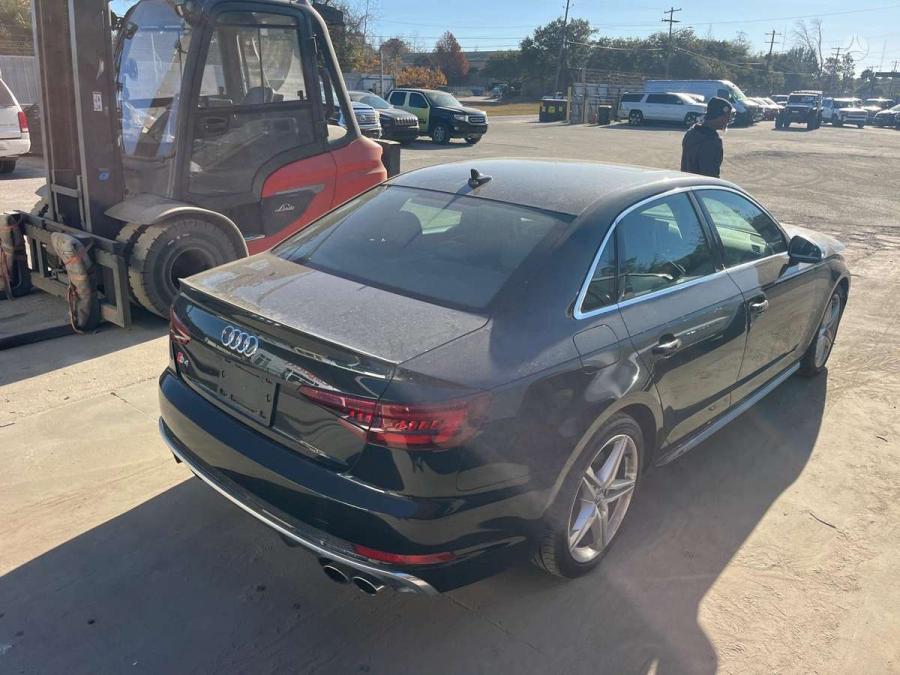 Black Audi S4 2019 in Alytus, with an engine capacity of 3.00 L and mileage of 200 thousand km for 12400 €, photo 6 on AUTOMOTO.COM.LV