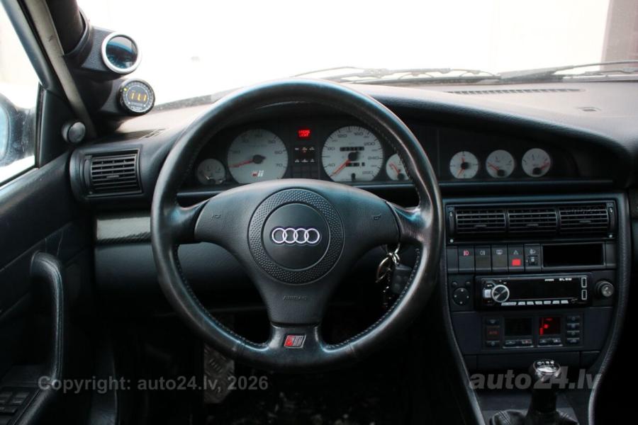 Melns Audi S4 1992 Tallina, ar dzinēja tilpumu 2.20 L un nobraukumu 293 tūkst. km par 12500 €, foto 10 vietnē AUTOMOTO.COM.LV