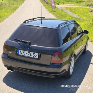 Melns Audi S4 1999 Rīga, ar dzinēja tilpumu 2.70 L un nobraukumu 275 tūkst. km par 8900 €, foto  vietnē AUTOMOTO.COM.LV