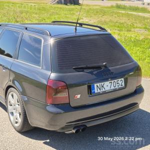 Melns Audi S4 1999 Rīga, ar dzinēja tilpumu 2.70 L un nobraukumu 275 tūkst. km par 8900 €, foto 3 vietnē AUTOMOTO.COM.LV