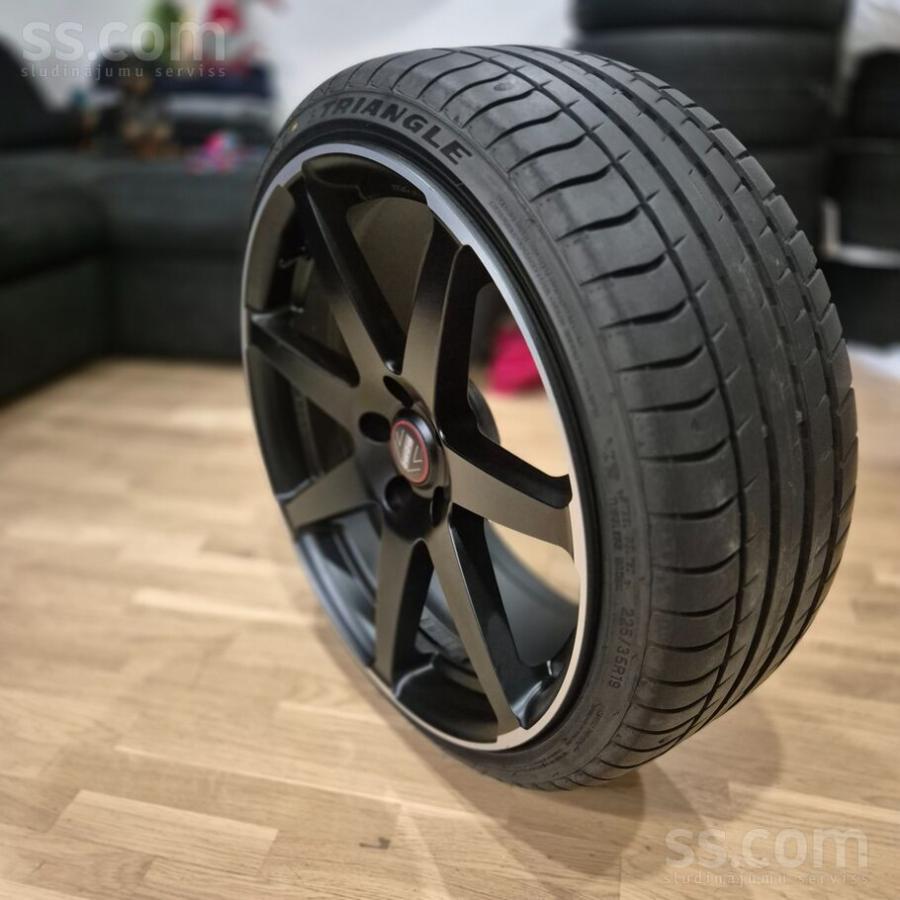 Melns Audi S4 1999 Rīga, ar dzinēja tilpumu 2.70 L un nobraukumu 275 tūkst. km par 8900 €, foto 20 vietnē AUTOMOTO.COM.LV